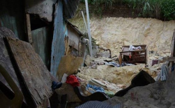 Three die in amber mine | DR1.com