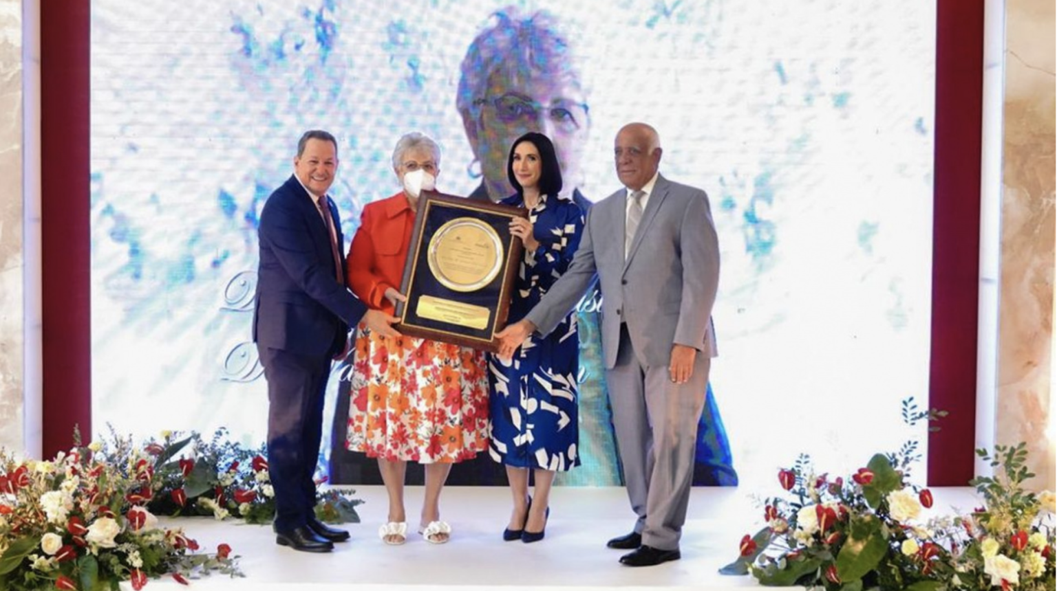 First Lady honors beauty salon entrepreneur Daisy Castillo de Rondon ...