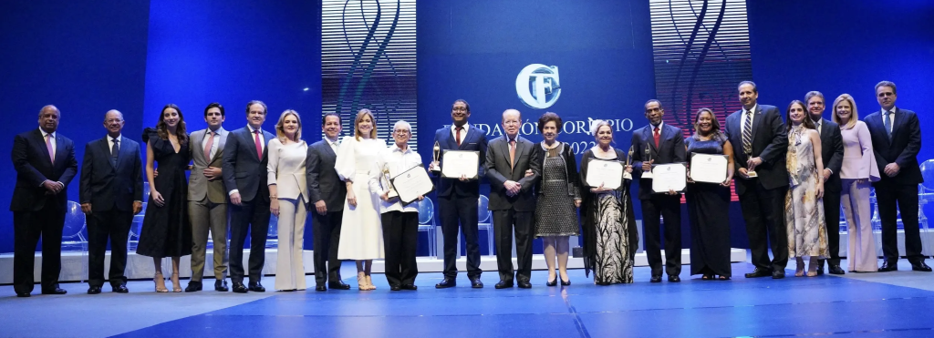 Corripio Awards to Science and the Arts | DR1.com