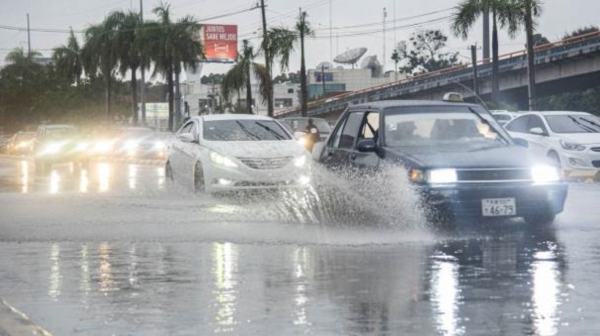 Massive traffic jams in Santo Domingo; overflowing rivers in the north ...
