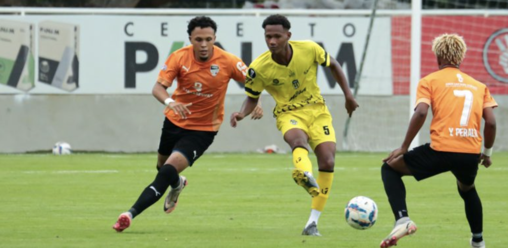 Cibao FC vs O&M in local football final - DR1.com