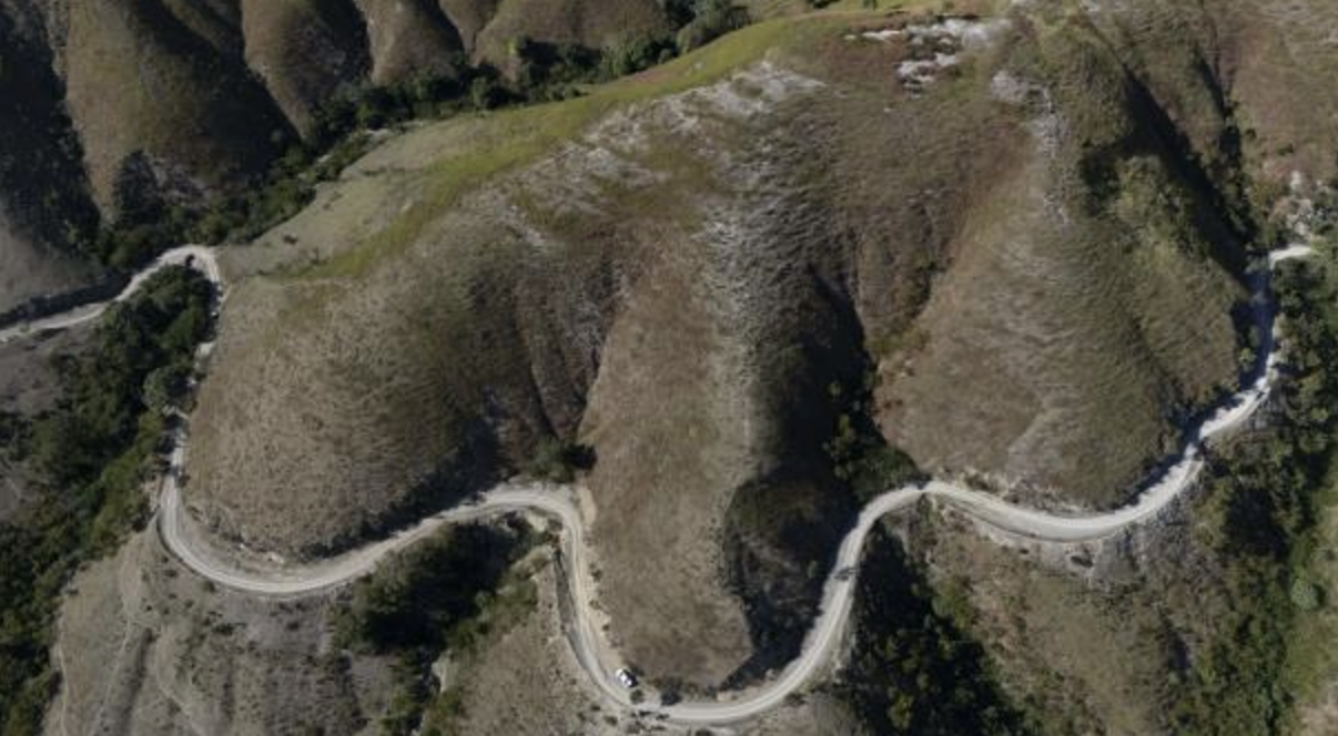 The International Highway border with Haiti; Thousands of kms of wall ...
