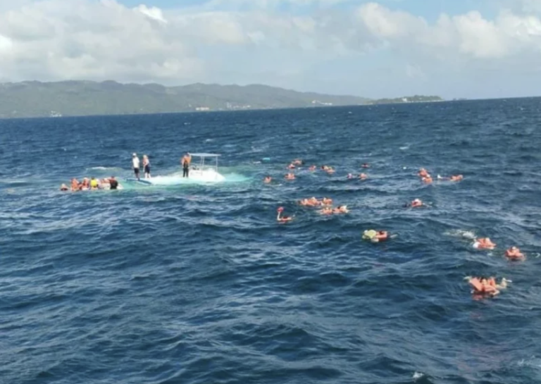 Mein Schiff cruise ship excursion tourists rescued promptly | DR1.com