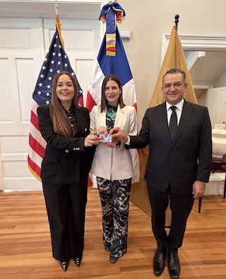 JCE issues first new ID card for Dominicans abroad to Dominican ...
