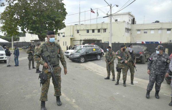 Military search evidences inmates enjoyed Wifi service in La Victoria ...